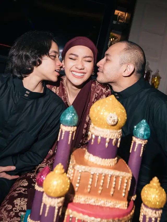 7 Potret Akrab BCL Bareng Noah dan Tiko, Akui Tak Ingin Tambah Momongan - Hot Liputan6.com