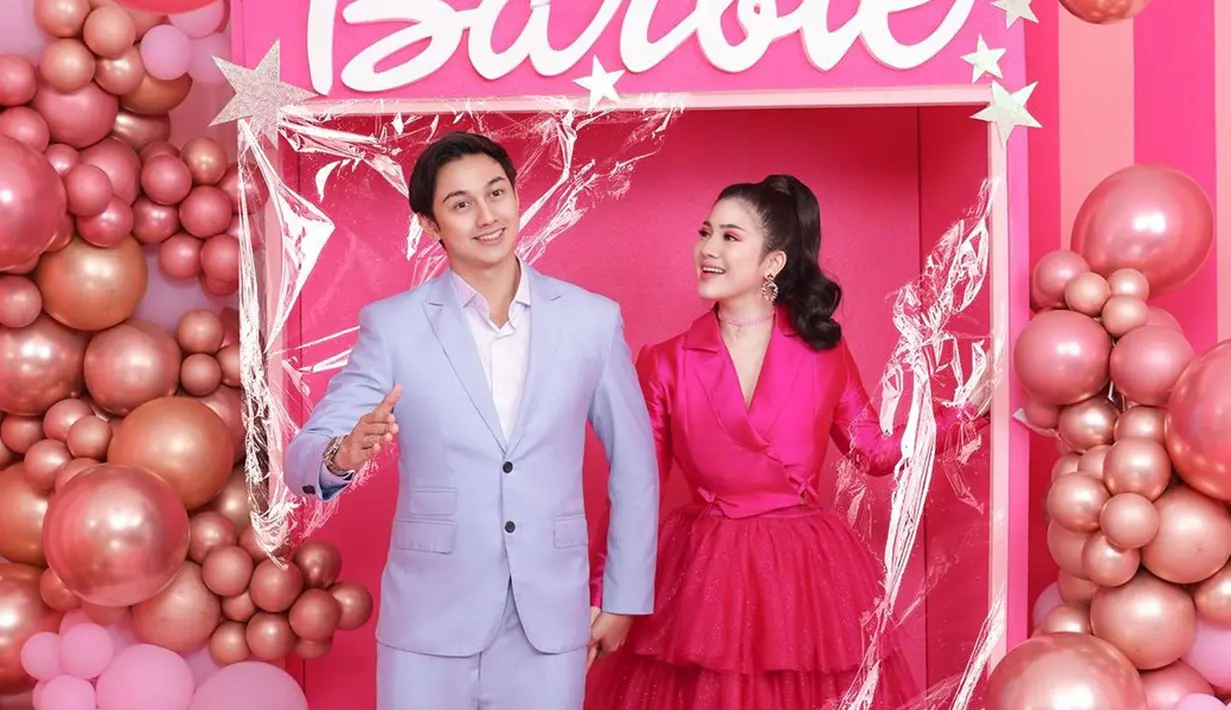 Gaya Pemotretan Keluarga Felicya Angelista dan Caesar Hito Bertema ...