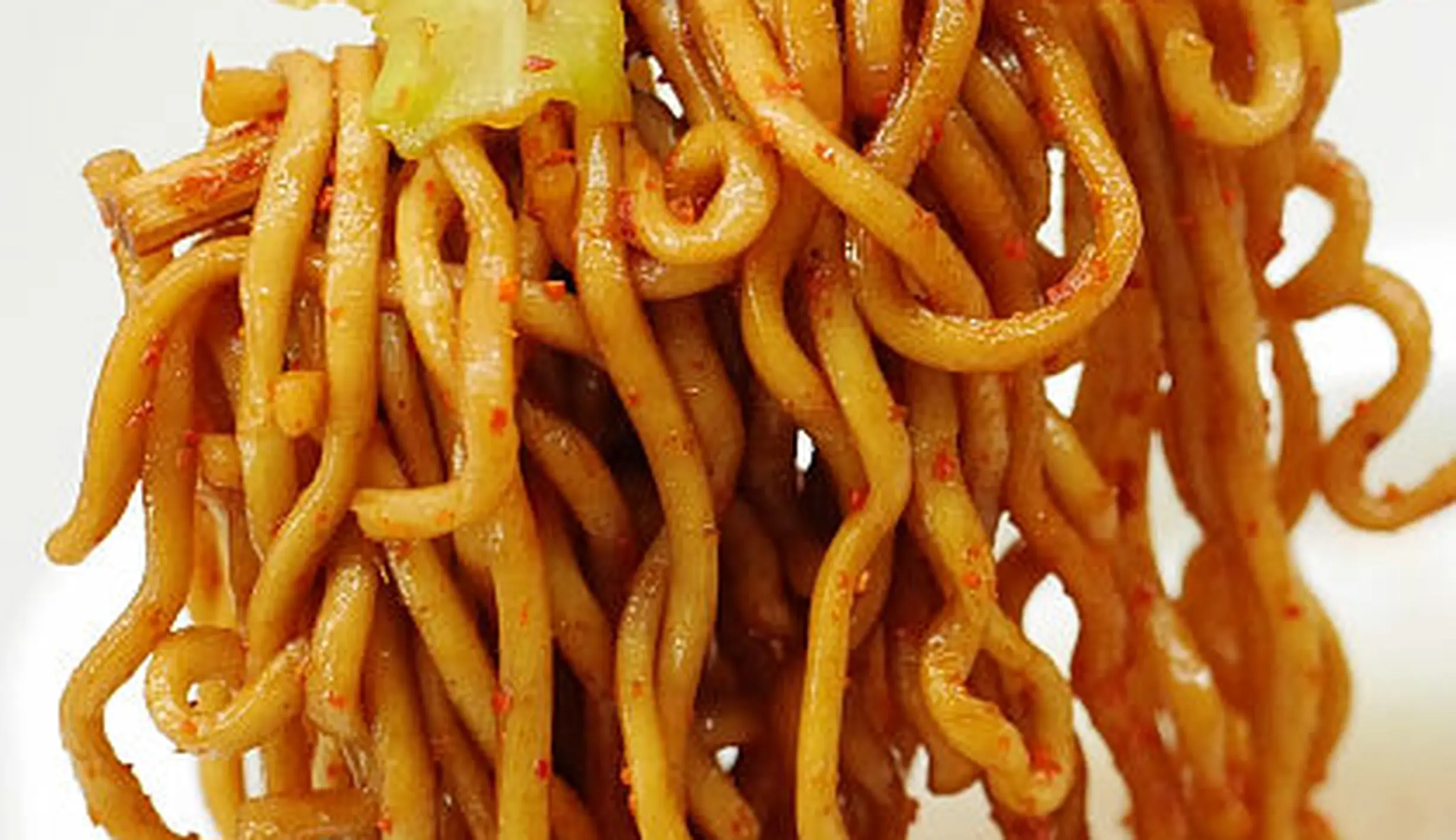 Langkah Membuat Mie Instan Super Pedas Yang Bikin Lapar - Photo Fimela.com