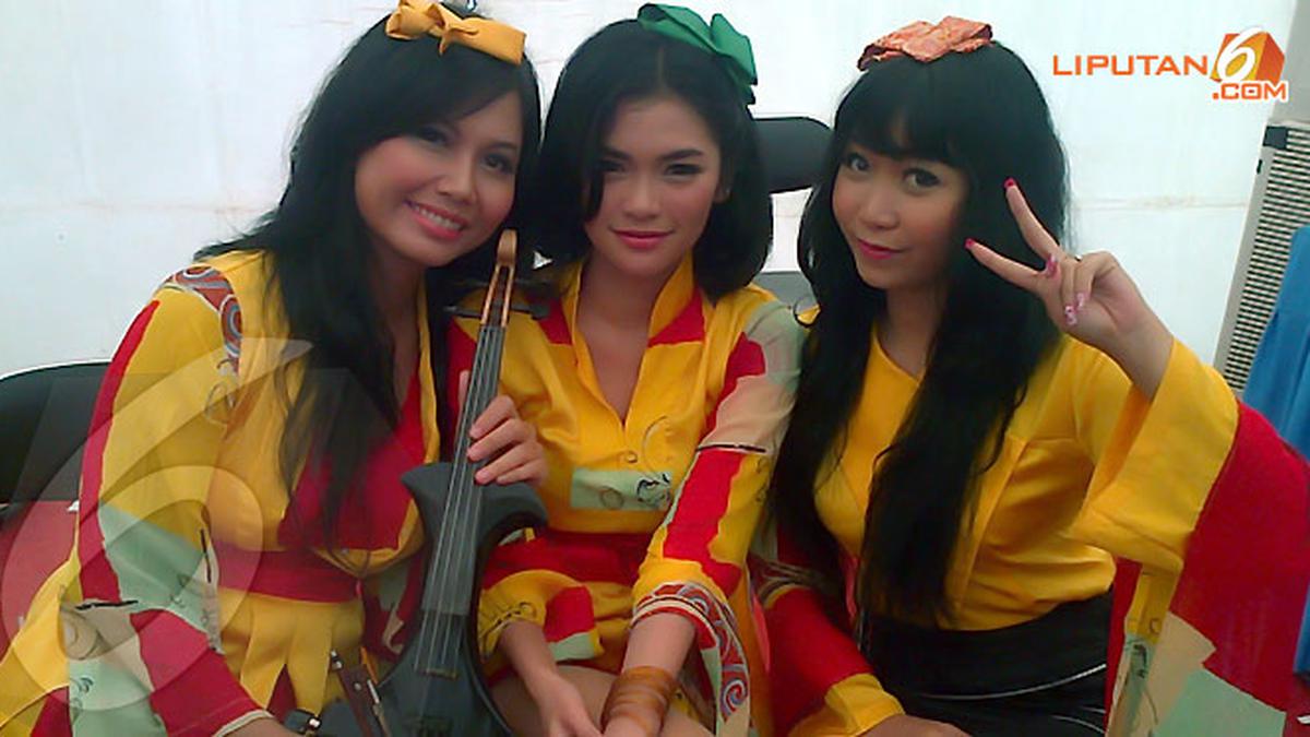 Jadi Model Videoklip Cakra Khan, Chika Achikochi Deg-degan - ShowBiz ...