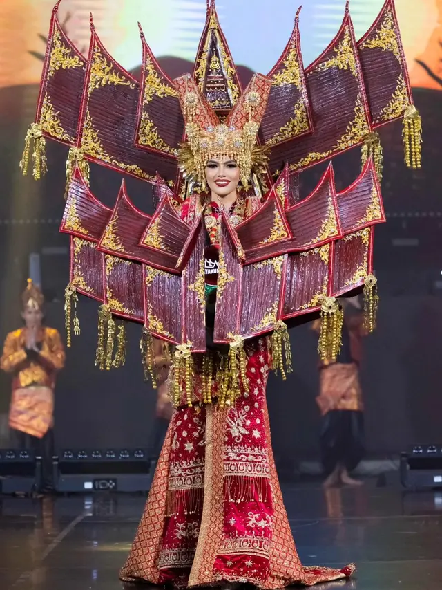 6 Potret Unik Kostum ala RM Padang Dipakai Nova Liana Miss Grand ...