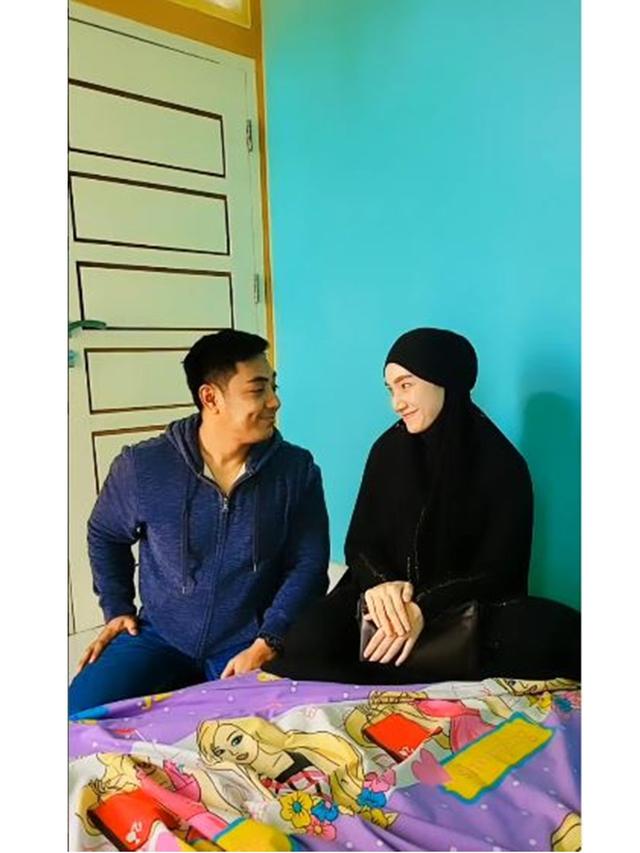 Indri Giana Istri Ustaz Riza Muhammad Hamil Anak Kembar, Ini 6 Potret ...