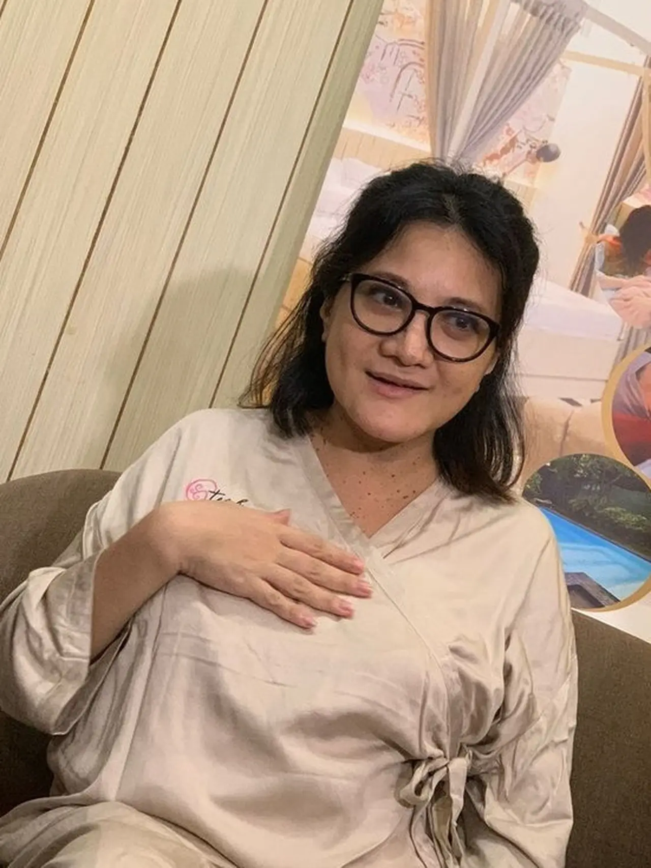 6 Potret Kiki Amalia Usai Melahirkan Anak Pertama di Usia 42 Tahun, Persalinan Normal - Hot ...