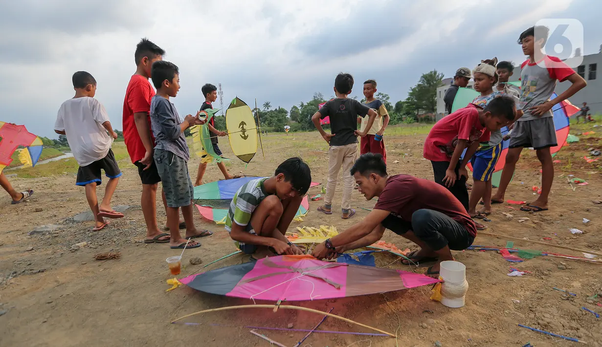 FOTO: Serunya Bermain Layangan Koang di Tengah Pandemi Covid-19 - Foto ...