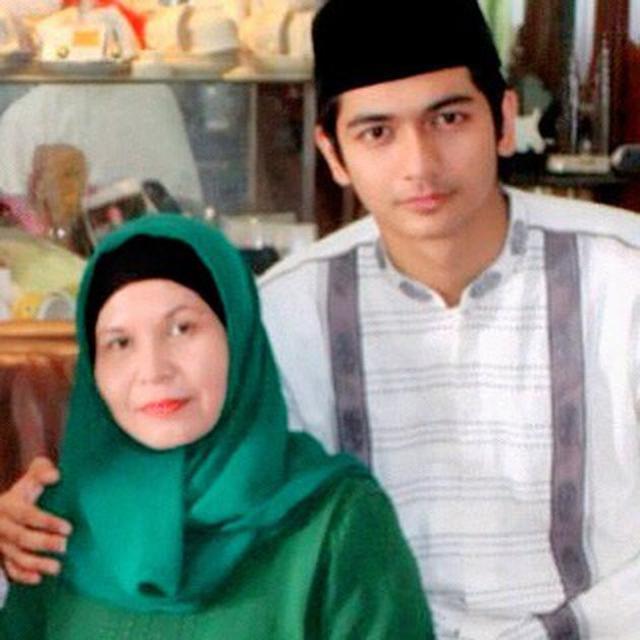 Jarang Tersorot, Ini 6 Momen Kebersamaan Teuku Ryan Suami Ria Ricis dan ...