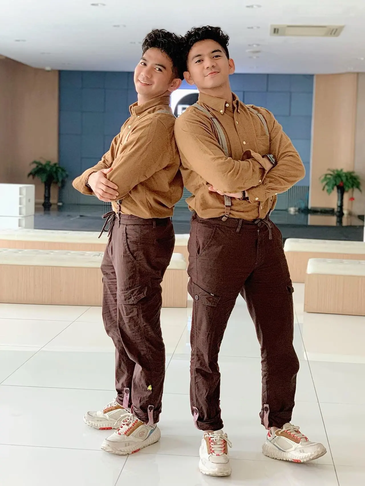 7 Potret Terbaru Rizki dan Ridho D'Academy dengan Rambut Keriting, Curi ...