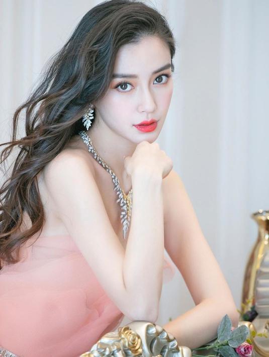 6 Potret Keanggunan Angelababy, Model Asal Hong Kong Sebagai Perempuan ...