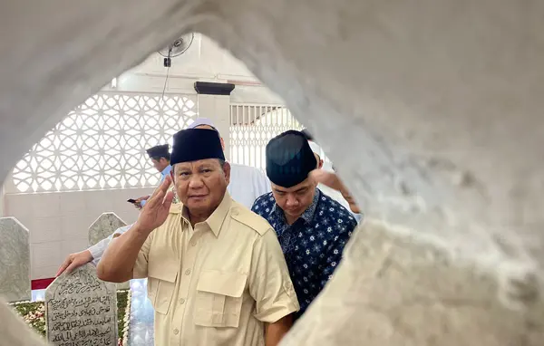 Melihat Working Mom ala Jennifer Bachdim dan Elizabeth Zenifer - Jateng ...