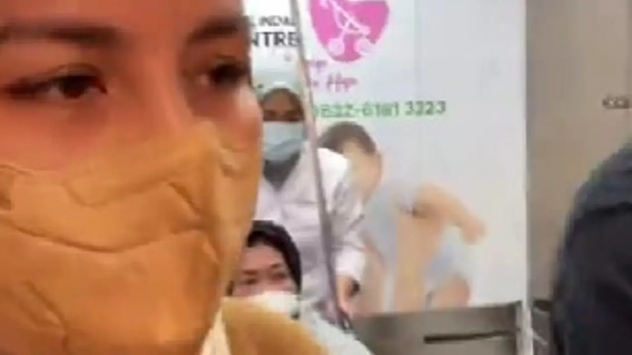 Tya Ariestya Setia Mendampingi Ibu Mertua yang Jalani Operasi Lutut karena Pengapuran - ShowBiz ...