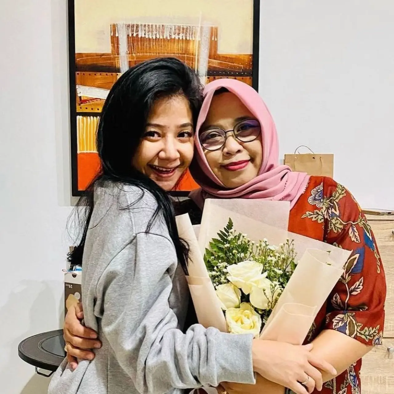 Tulis Pesan Menyentuh, Ini 6 Potret Kenangan Ibu Rio Alief dan Clerence Chyntia - Hot Liputan6.com