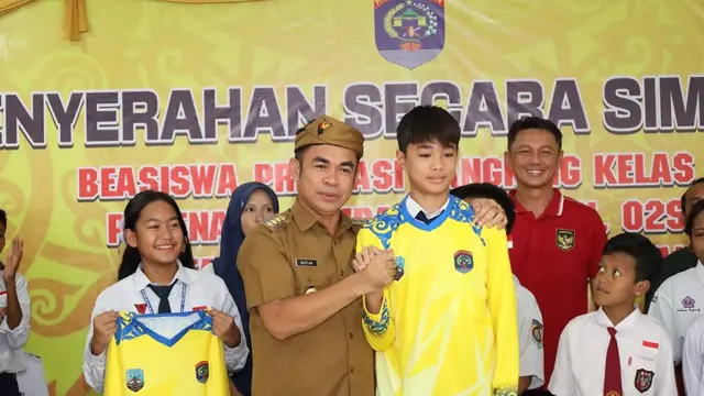 Pemkot Tarakan Berikan Beasiswa ke Pelajar Berprestasi Tingkat SD dan SMP - News Liputan6.com