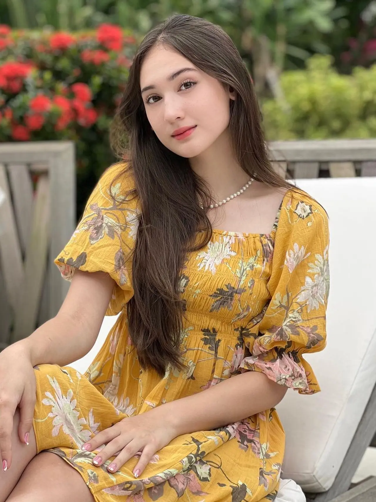 Genap Berusia 16 Tahun, Ini 7 Potret Laura Moane dengan Simpel Dress ...