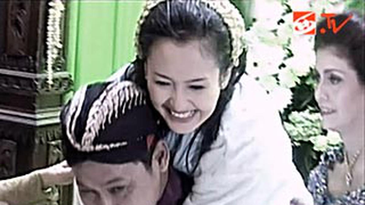 Lia Ananta Nikahi Teman Semasa Kecil