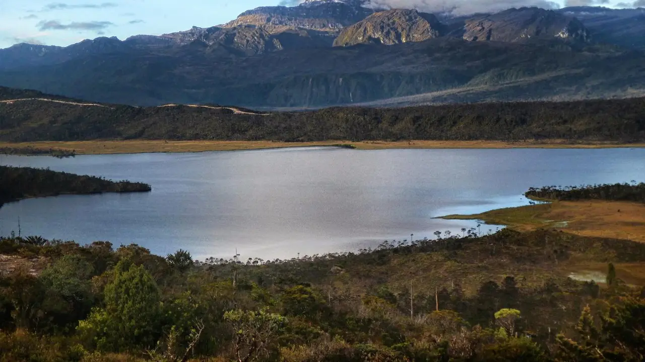 6 Danau Terindah Indonesia yang Lokasinya di Atas Ketinggian, Ada yang ...
