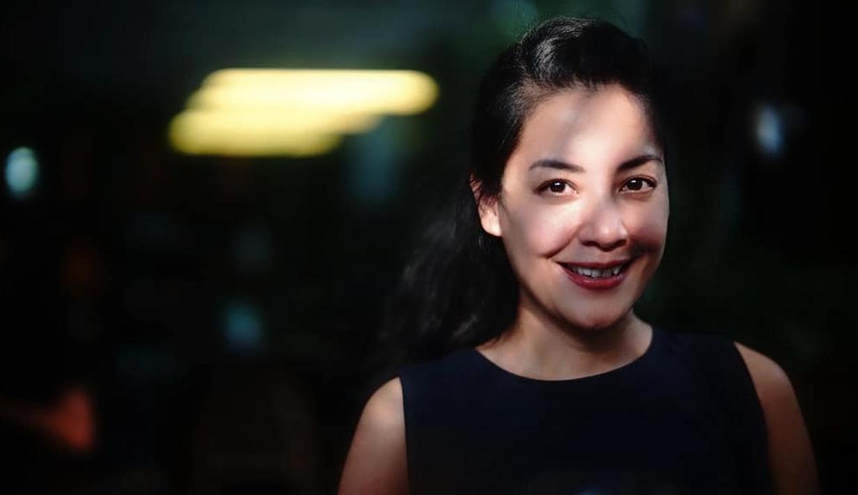 Pesona Lulu Tobing yang Selalu Tampil Cantik dan Awet Muda - Photo ...