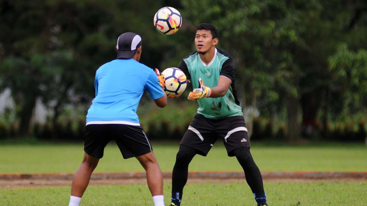 Ini Lawan Terberat Joko Ribowo untuk Jadi Kiper Utama Arema