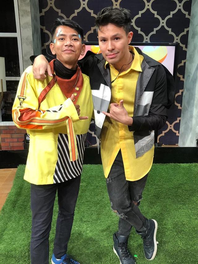 Sebut Dirinya Anak Baru, Ini 6 Potret Angga Putra Bareng Host ...