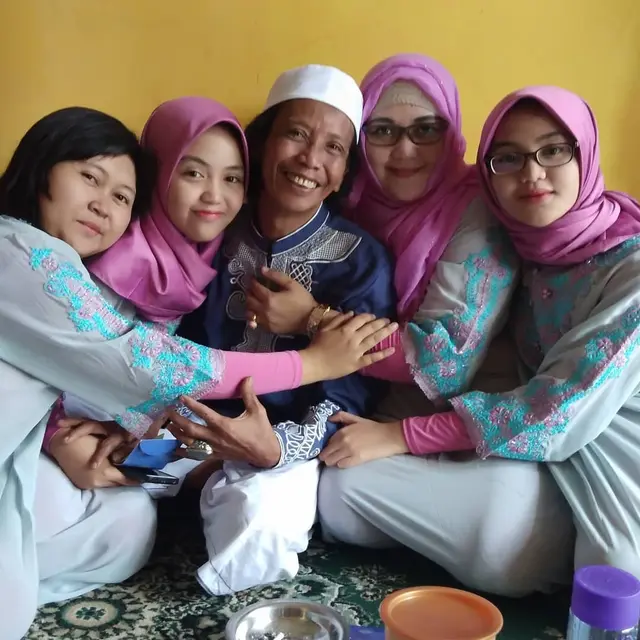 6 Potret Mandra Bareng Anaknya, Paras Putrinya Curi Perhatian hingga ...