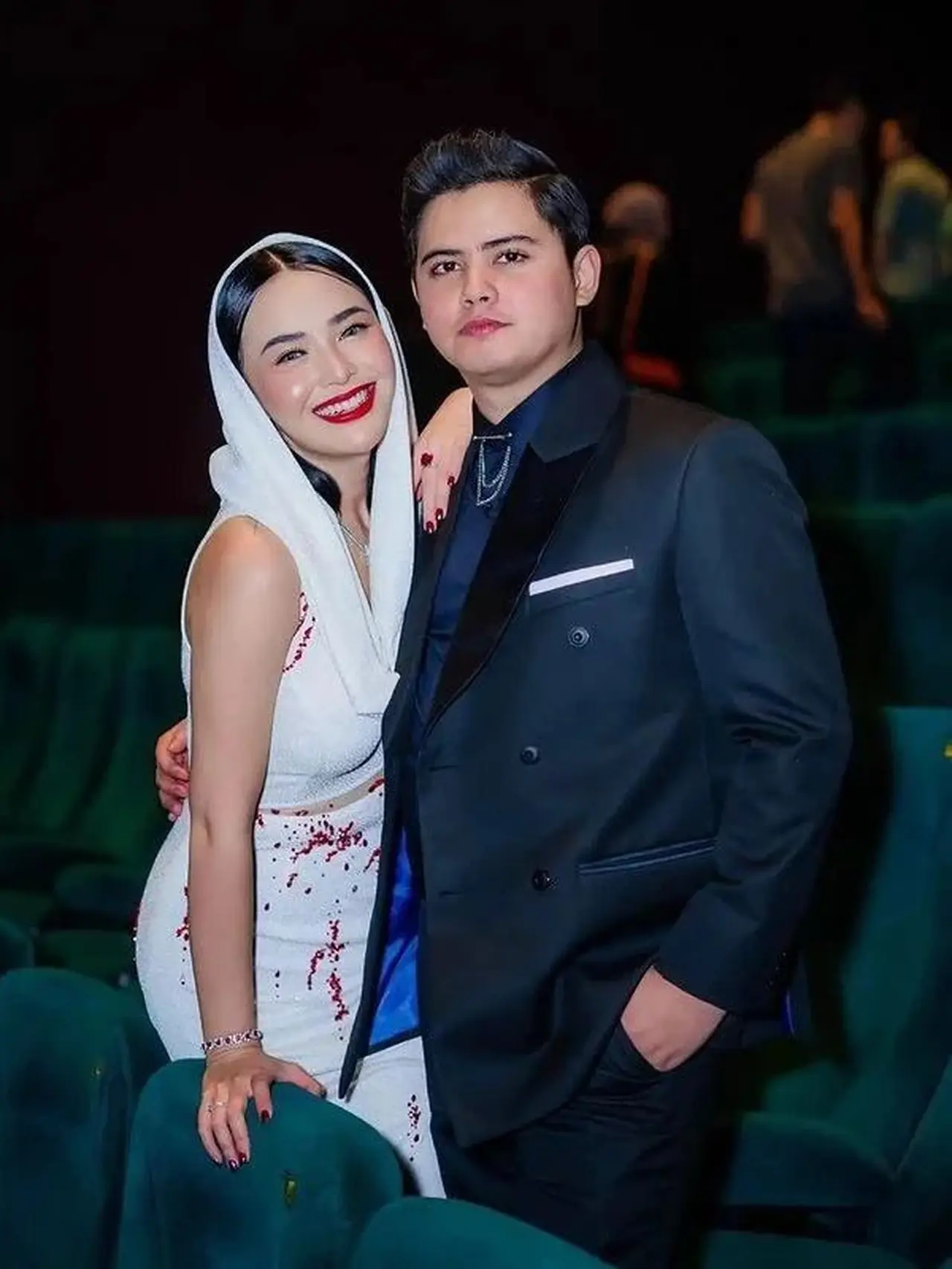 6 Potret Kedekatan Amanda Manopo dan Aliando Syarief, Lawan Main di Film Indigo - Hot Liputan6.com