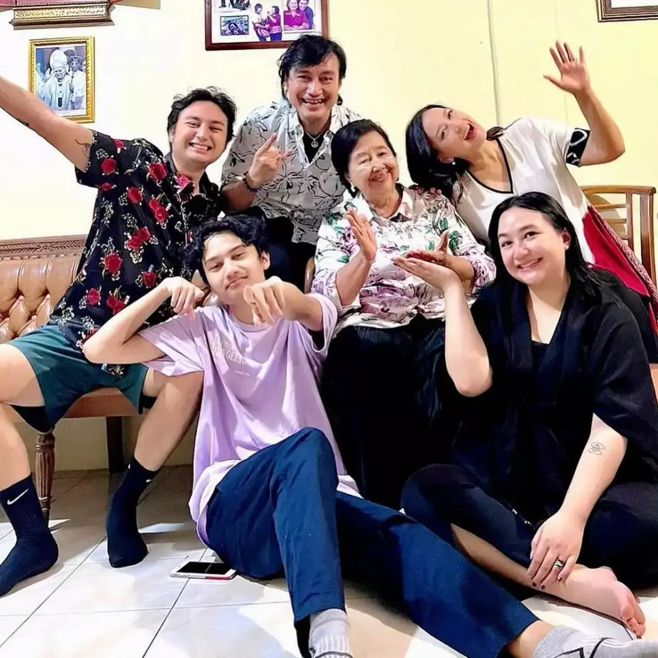 Potret Kedekatan 6 Artis dengan Mantan Mertua, Tetap Akrab - Hot Liputan6.com