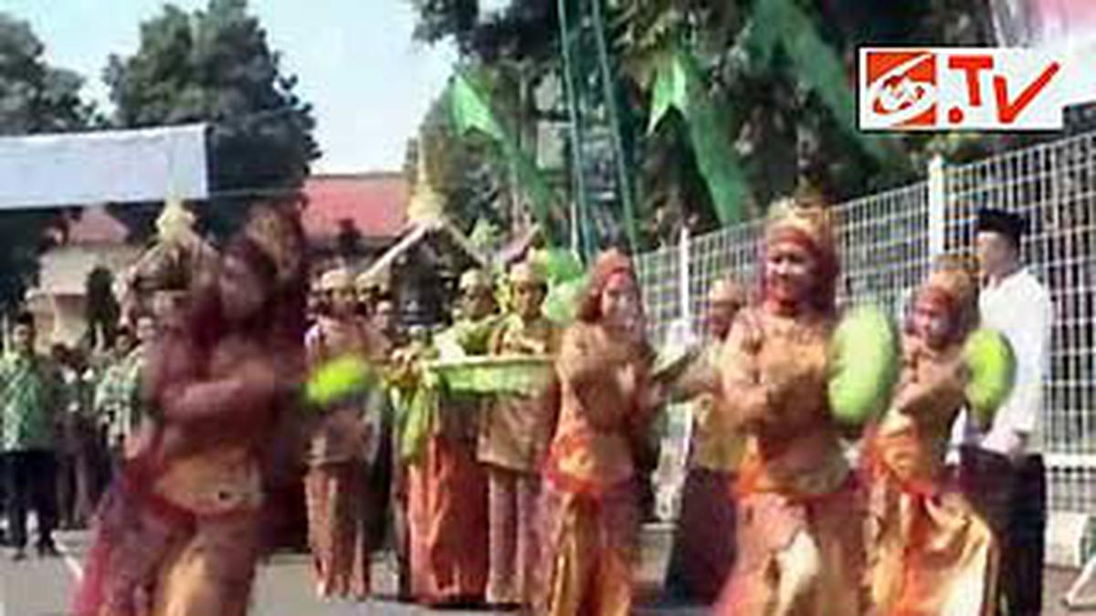 Berebut Hasil Bumi di Festival Dongdang