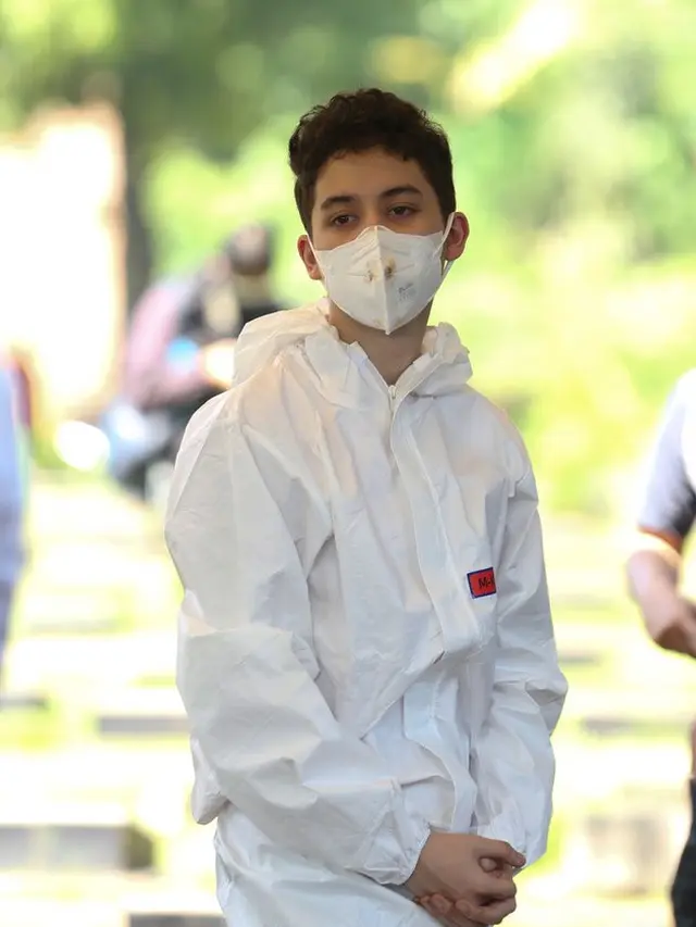 5 Potret Pilu Muhammad Zarno Saat Antar Ibunya, Jane Shalimar ke Tempat ...