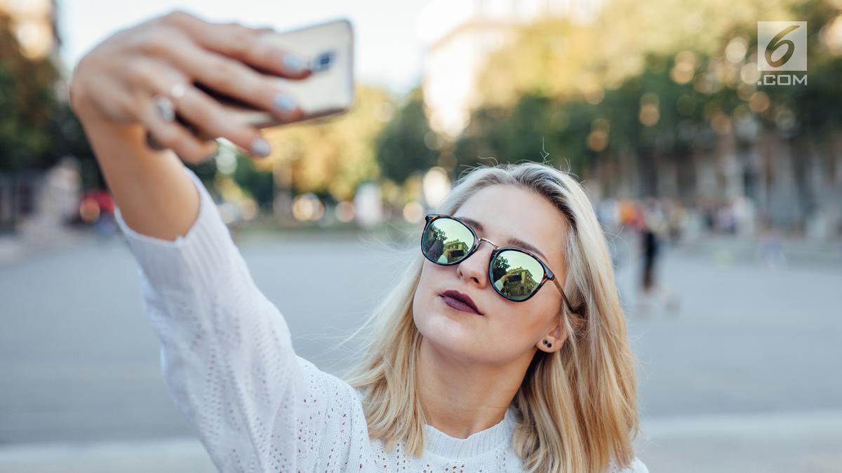 Tips Berfoto Selfie Sempurna di Tempat Wisata