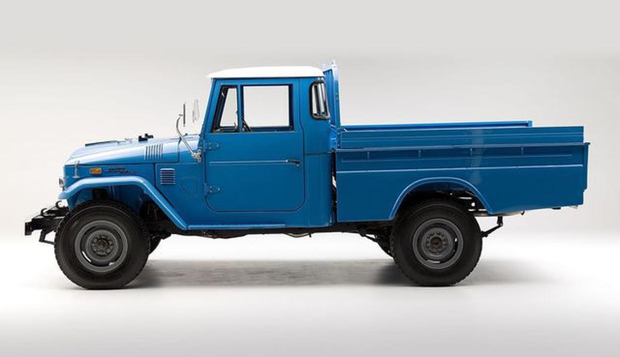Toyota FJ45 Land Cruiser Pickup 1974 - Photo Otosia.com