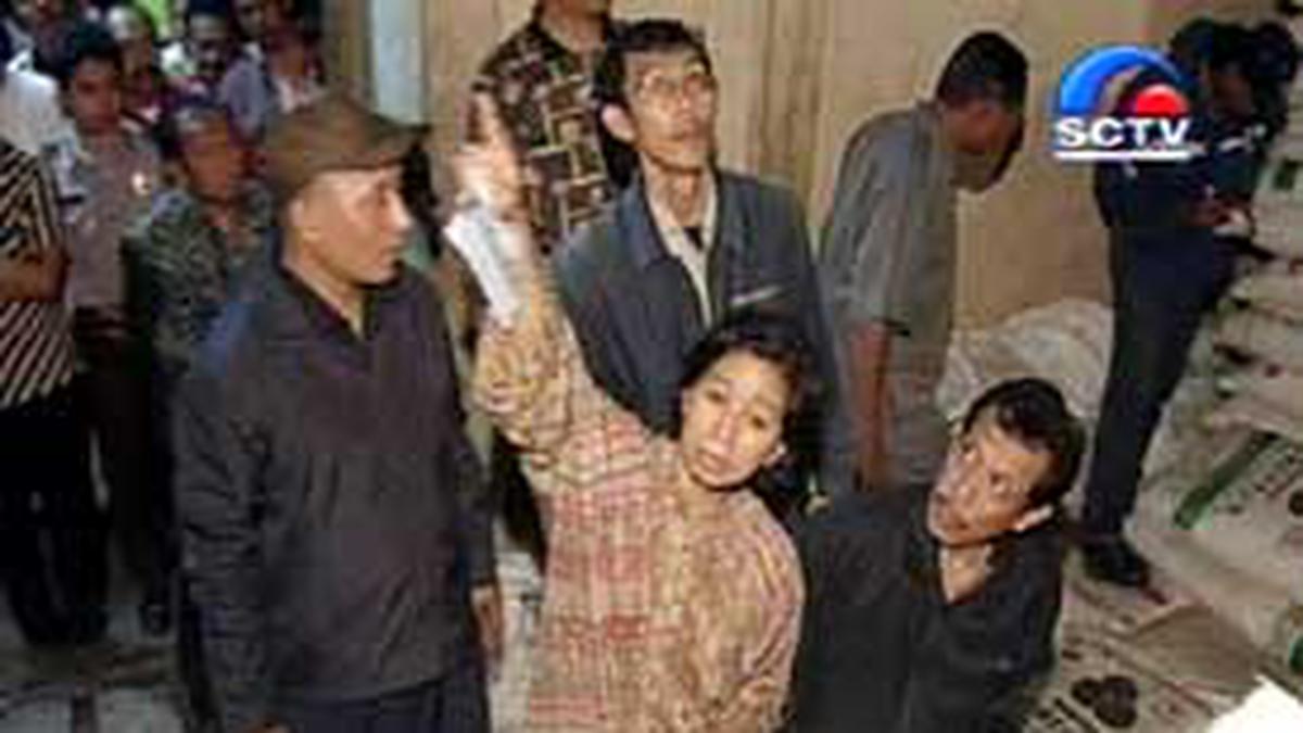 Menperindag Menyidak Gudang Gula di Jakarta - News Liputan6.com