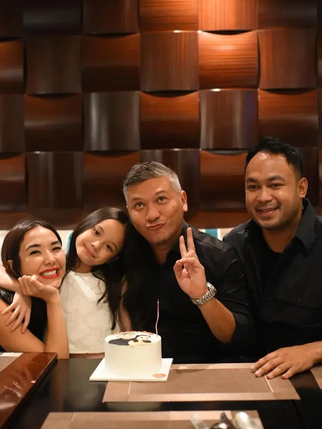 6 Potret Gading Marten Rayakan Ultah Bareng Gisel dan Gempi, Lagi-lagi Netizen Doakan Segera ...