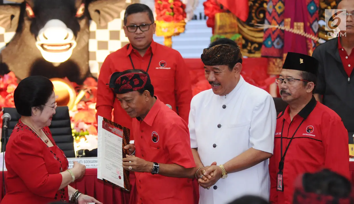 PHOTO: PDIP Usung I Wayan Koster dan Oka Arthadan di Pilgub Bali - Foto ...