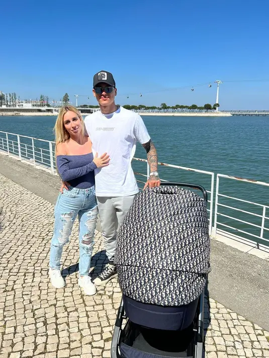 Momen Mesra Darwin Nunez dengan Lorena Manas, Kekasih Hati - Foto ...