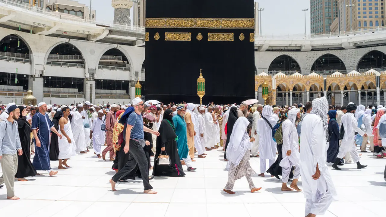 Danamon Syariah Travel Fair 2024 Tebar Paket Spesial Haji dan Umrah Bareng 14 Travel Agent ...