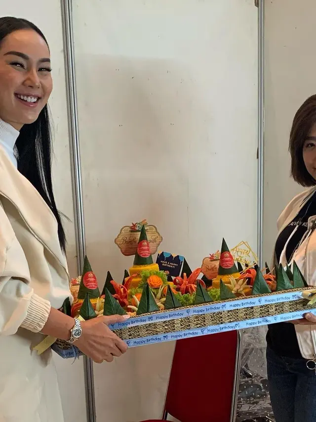 6 Momen Ulang Tahun Vicky Prasetyo yang Ke-37 Tahun, Dirayakan Dengan Potong Tumpeng - Hot ...