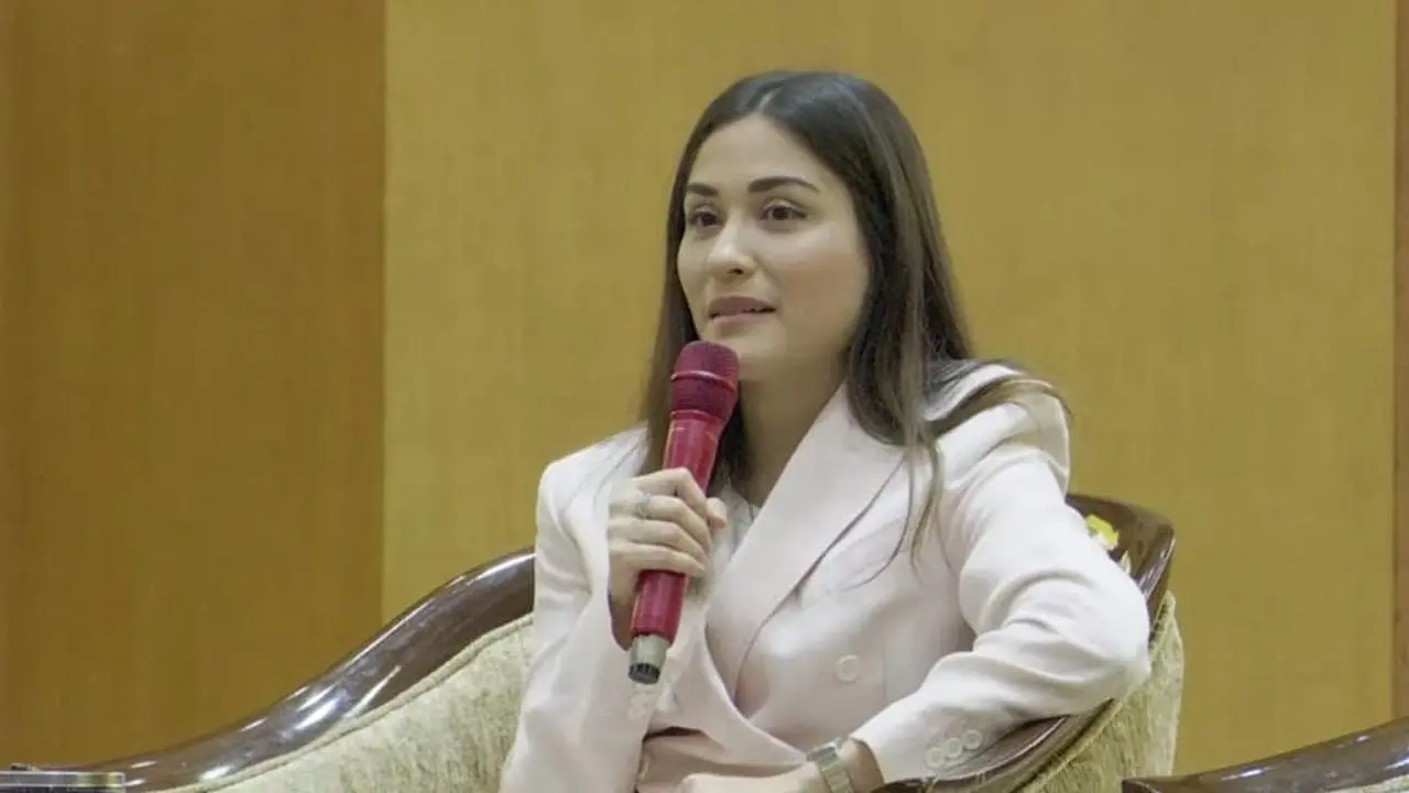 Mengenal Samanta Elsener Adik Darius Sinathrya, Kiprah sebagai Psikolog ...