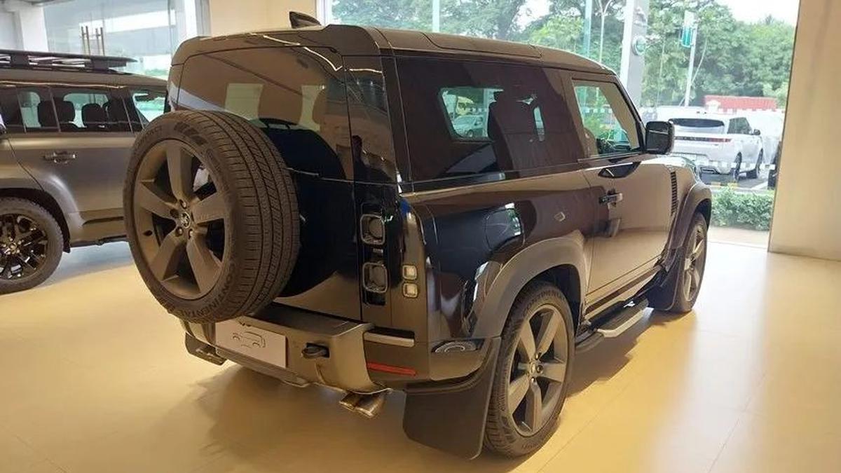 Mengintip Kemewahan dan Ketangguhan Land Rover Defender 90 V8 dan 130 ...
