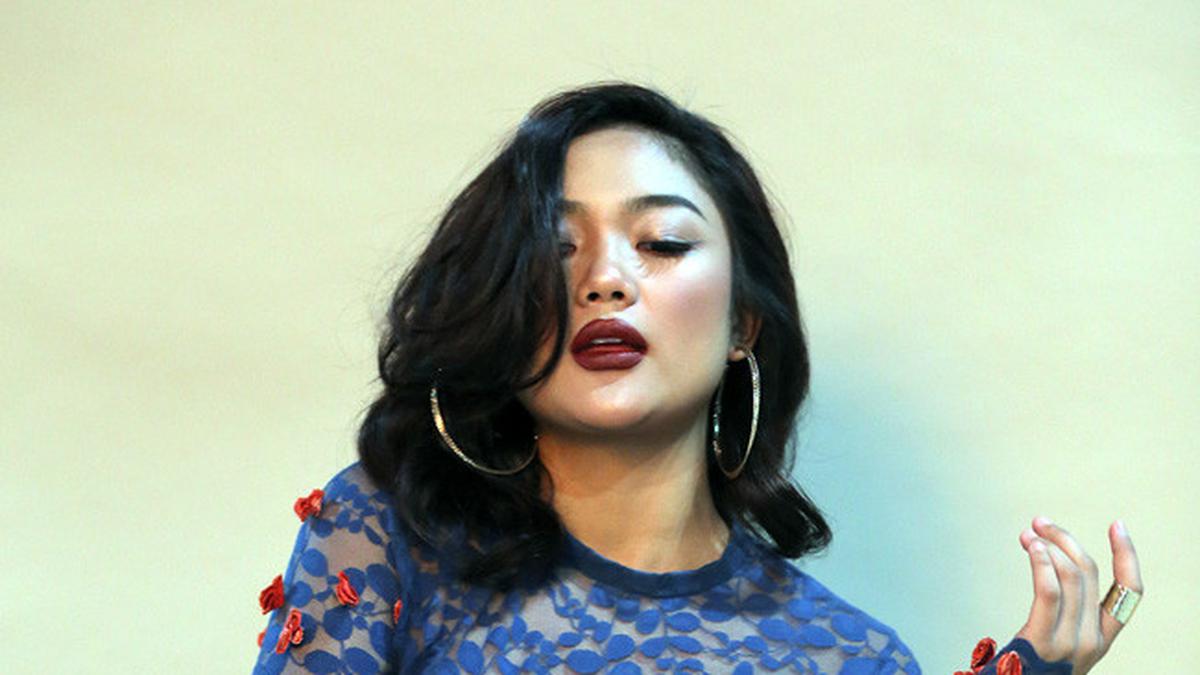 Pose Sensual, Bagian Tubuh Marion Jola Ini Curi Perhatian Warganet - ShowBiz Liputan6.com