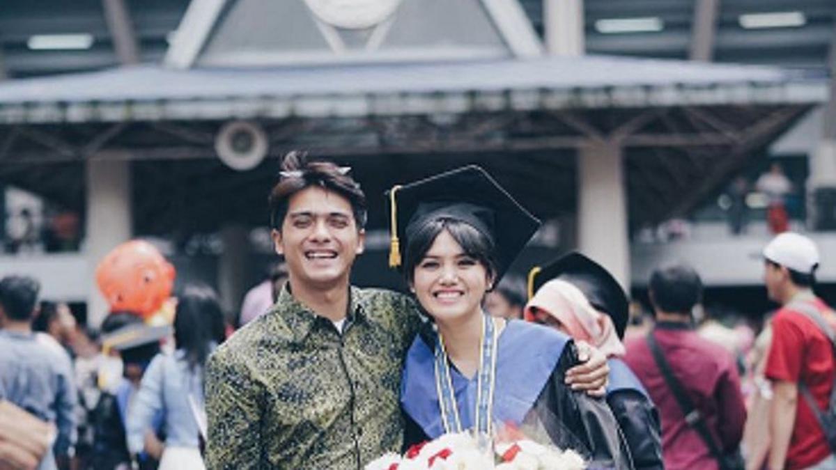 Pendidikan Istri Lebih Tinggi, Ricky Harun Justru Bangga ...