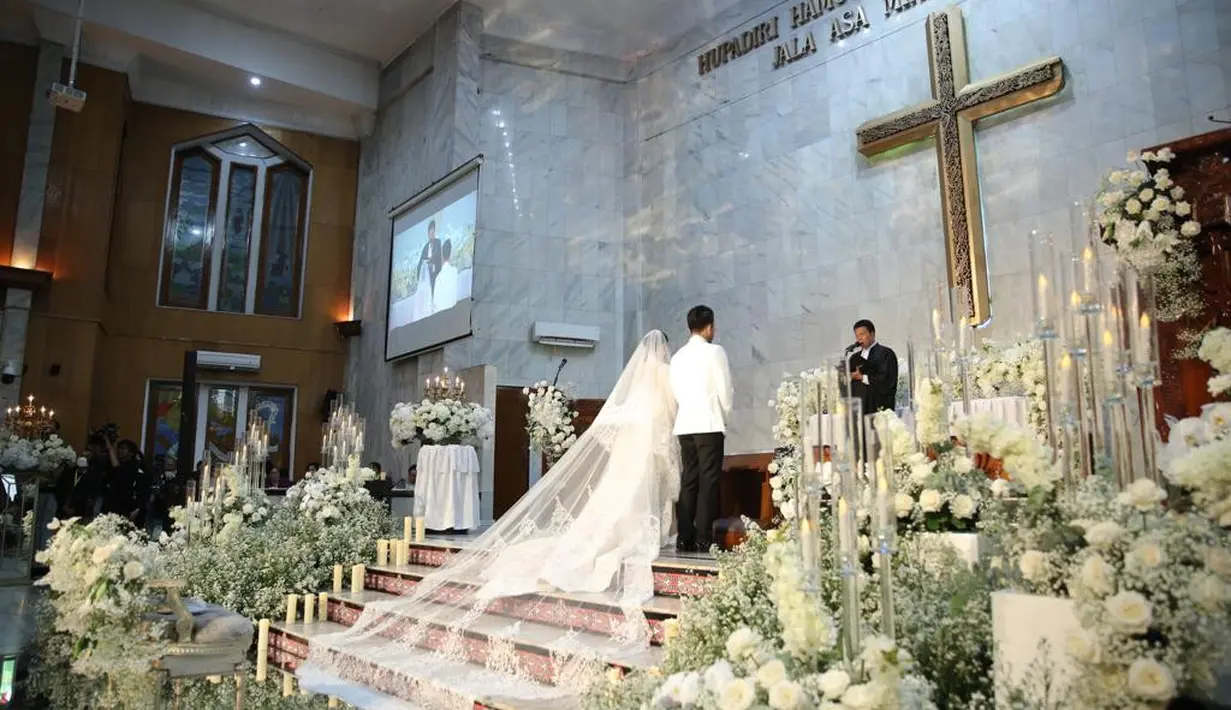 Janji Suci Sehidup Semati, Berikut Potret Pemberkatan Jessica Mila dan Yakup Hasibuan - Photo ...