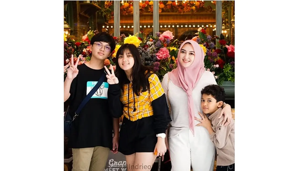 6 Potret Indriani Hadi Mantan Istri Sahrul Gunawan Bareng 3 Anaknya, Kompak Banget - Hot ...