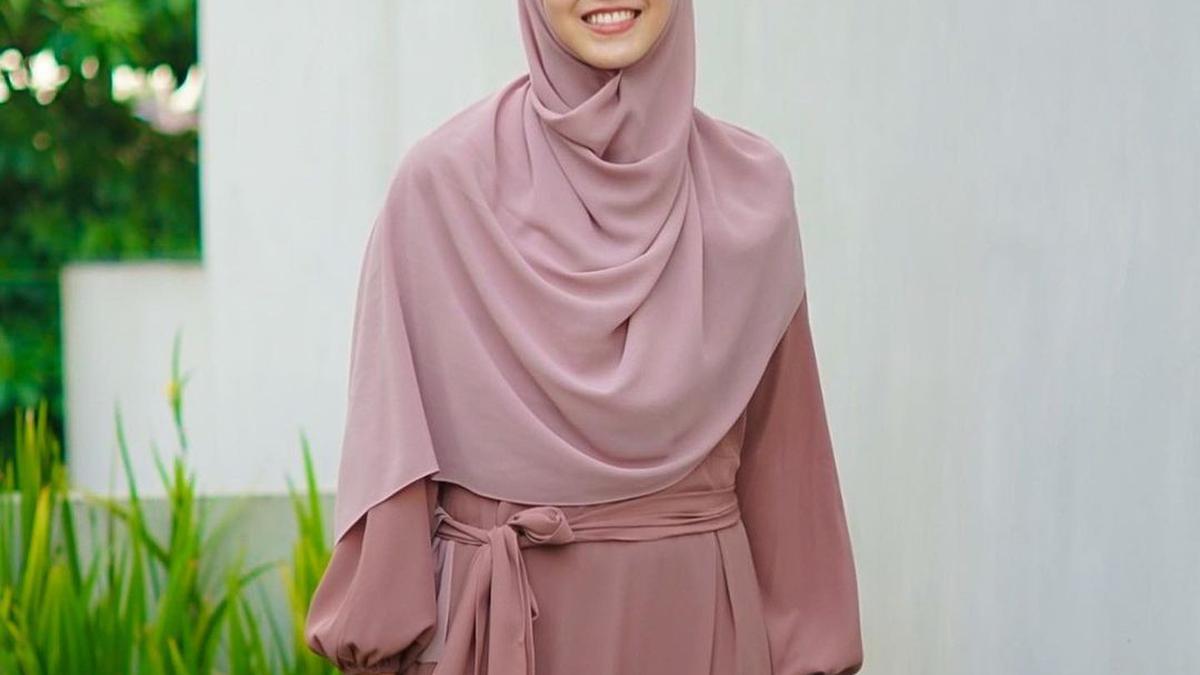 Latihan Tenis, Busana yang Dikenakan Natasha Rizki Curi Perhatian ...