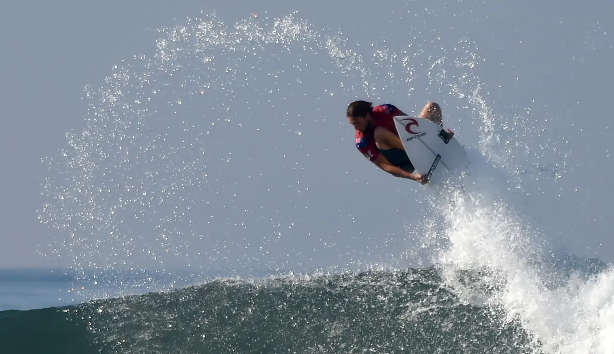 FOTO: Melihat Para Peselancar Dunia Adu Kemampuan di Bali - Foto ...