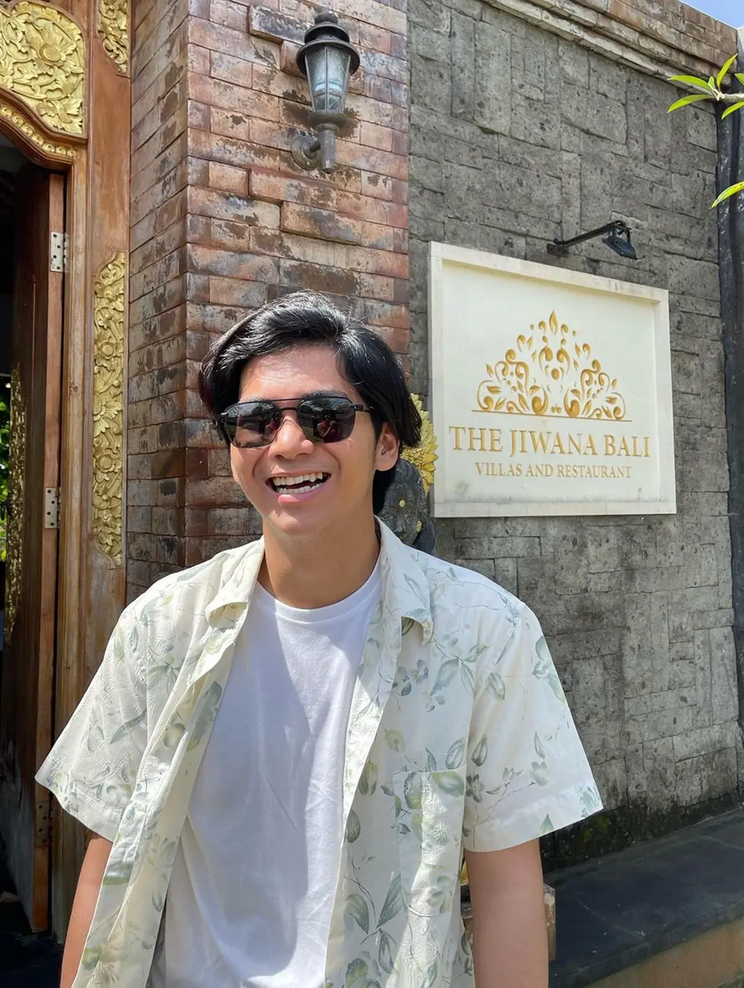 Gaya Ajil Ditto Pakai Kacamata Hitam, Bikin Penampilannya Makin Keren ...