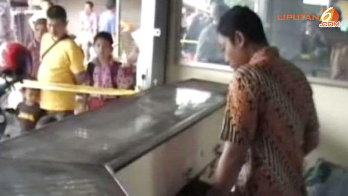 Menggunakan Helm, 8 Perampok Bersenjata Gasak 1 Kg Emas di Bekasi ...