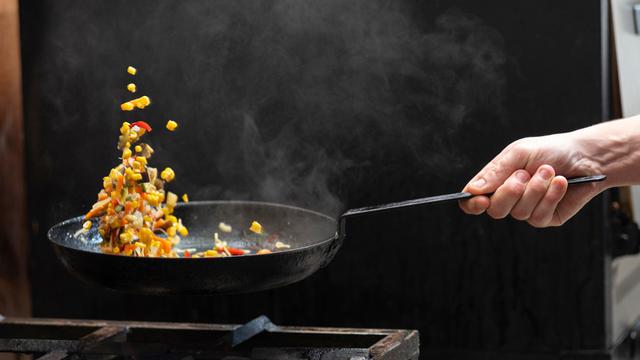 Cara Memasak dengan Teknik Poaching yang Jarang Diketahui - Food Fimela.com