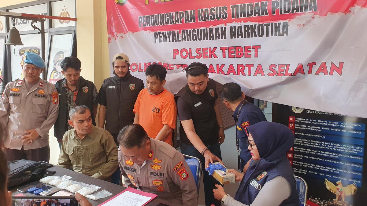Polisi Tangkap Pengedar Sabu di Kawasan Tebet - News Liputan6.com