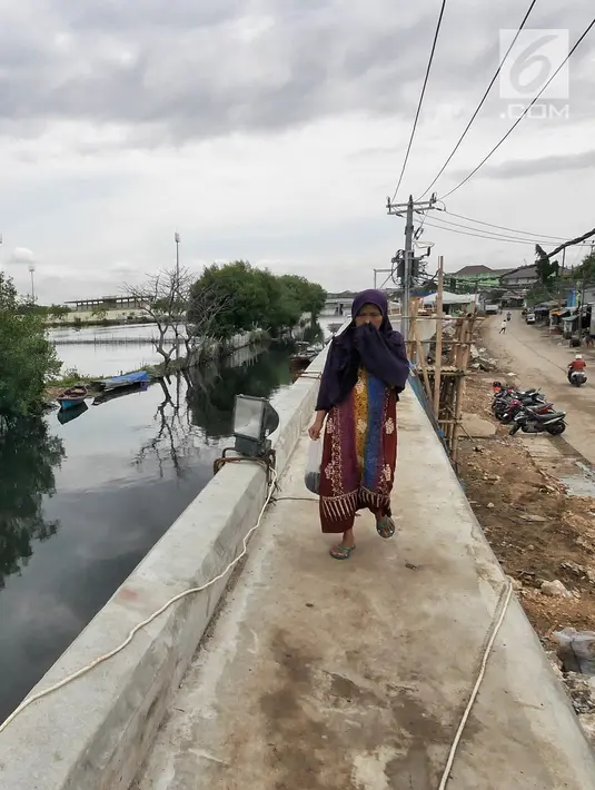 FOTO: Menengok Progres Pembangunan Tanggul Pantai Kamal Muara - Page 1 ...
