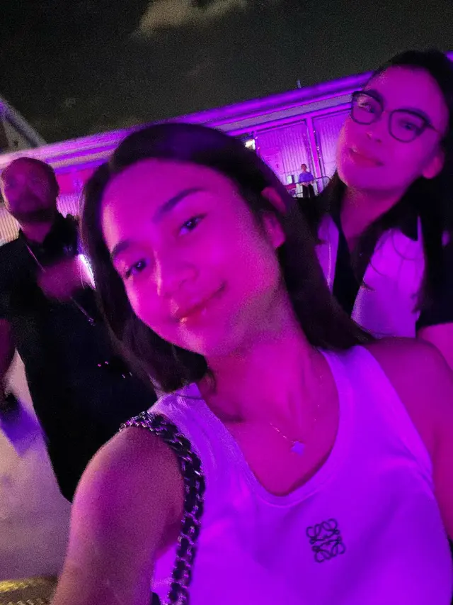 7 Potret Azizah Salsha Nonton Konser Taylor Swift Bareng Sahabat di ...