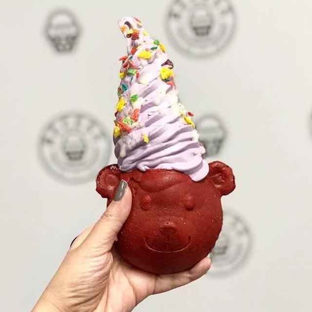6 Potret Cone Es Krim Ini Nyeleneh Tapi Unik, Pakai Rok dan Jepit Rambut