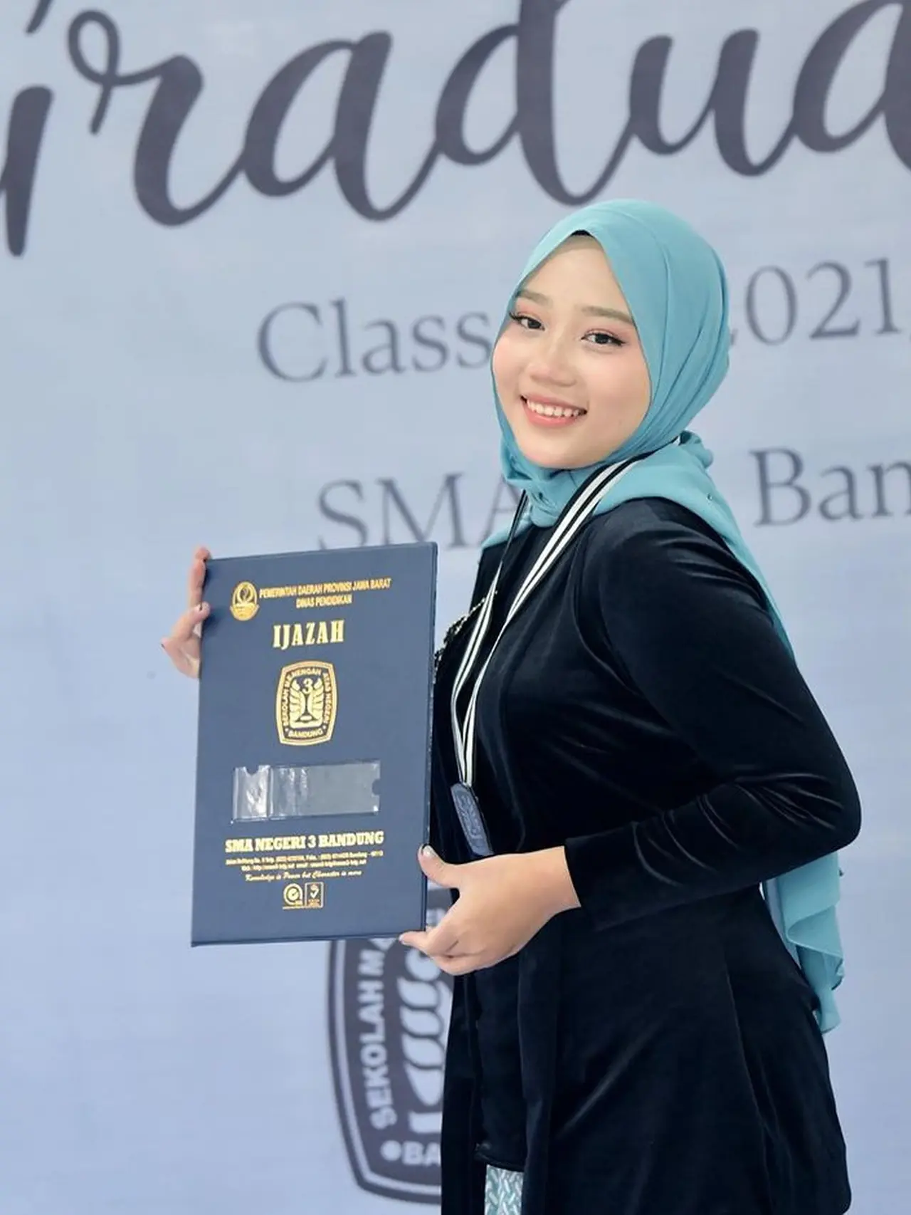 6 Potret Wisuda SMA Zara Putri Ridwan Kamil, Bahagia Dihadiri Orang Tua ...